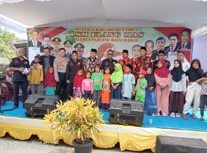 Peringati Hari Lahir yang ke 3 Tahun LSM ELANG MAS berikan santunan ...